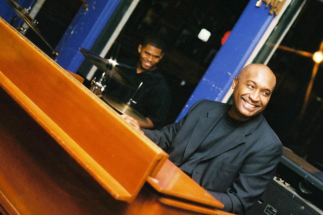 Bobby Floyd - Class Acts Entertainment